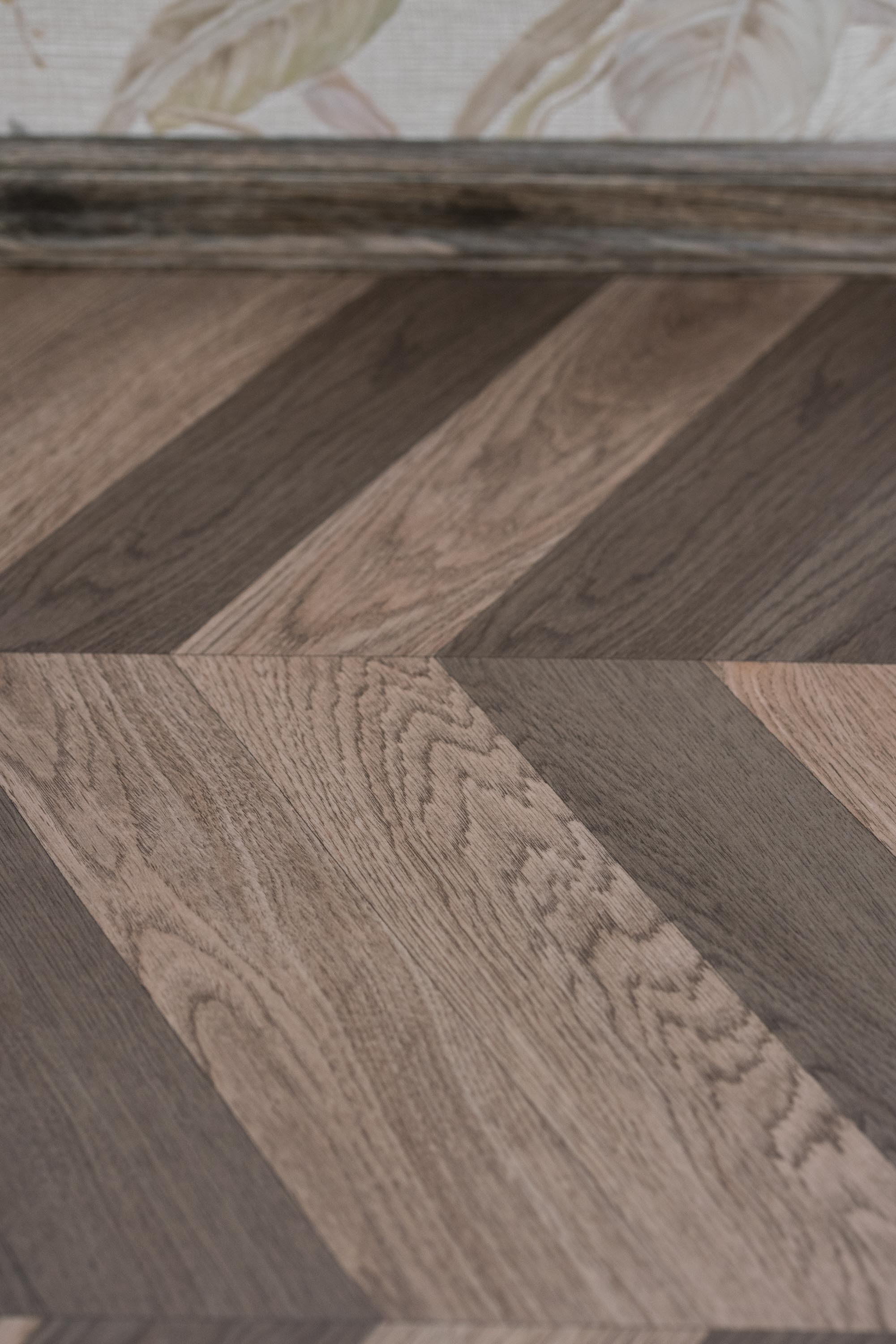 Iconik 300 Chevron Style Coffee tekercses vinyl padló 200 cm-es