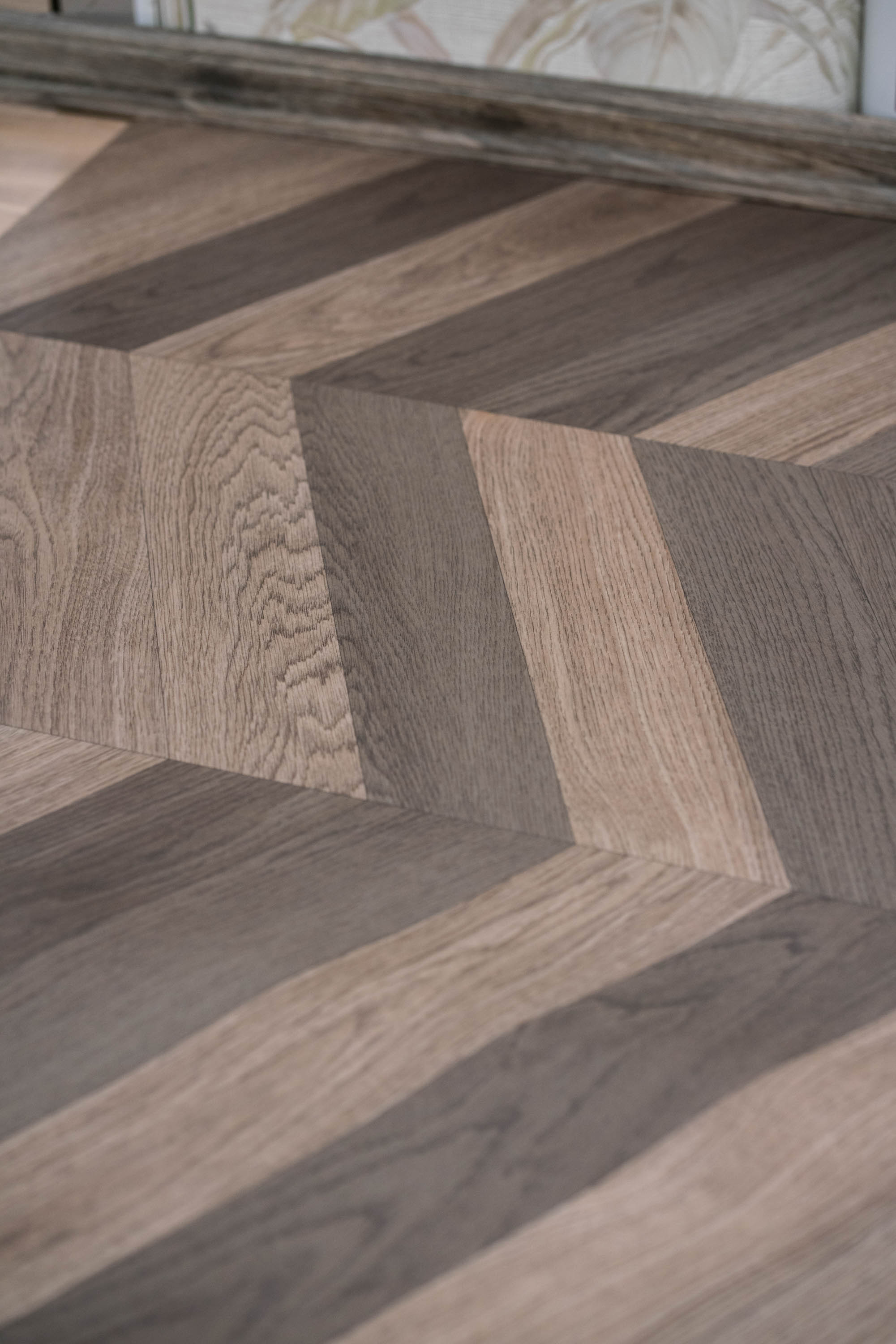 Iconik 300 Chevron Style Coffee PVC padló 200 cm-es - Netszőnyeg.hu